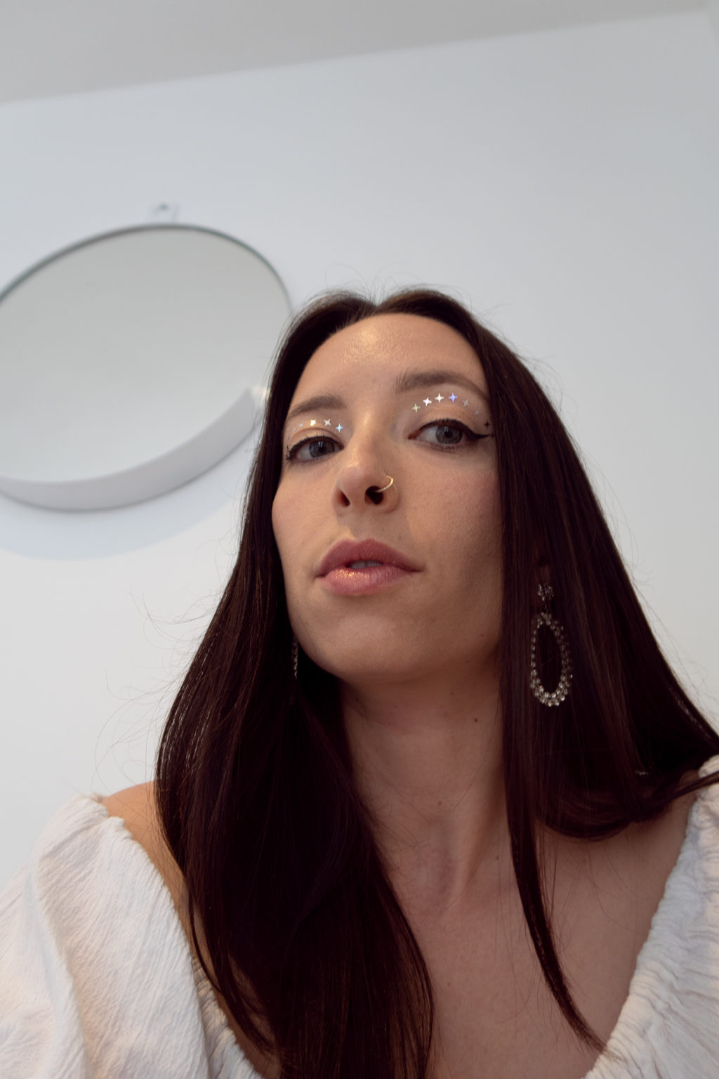 How to Create Silver Star Eye Makeup | Beauty | Nomad Moda